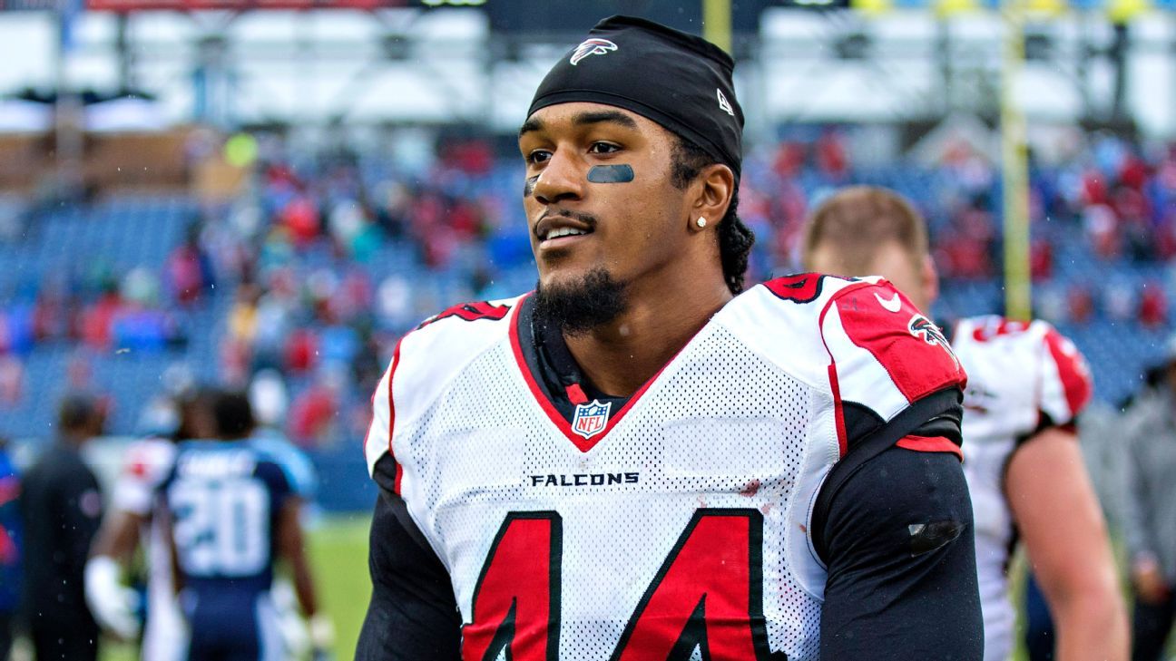 Should Raiders go all in on LB Vic Beasley?