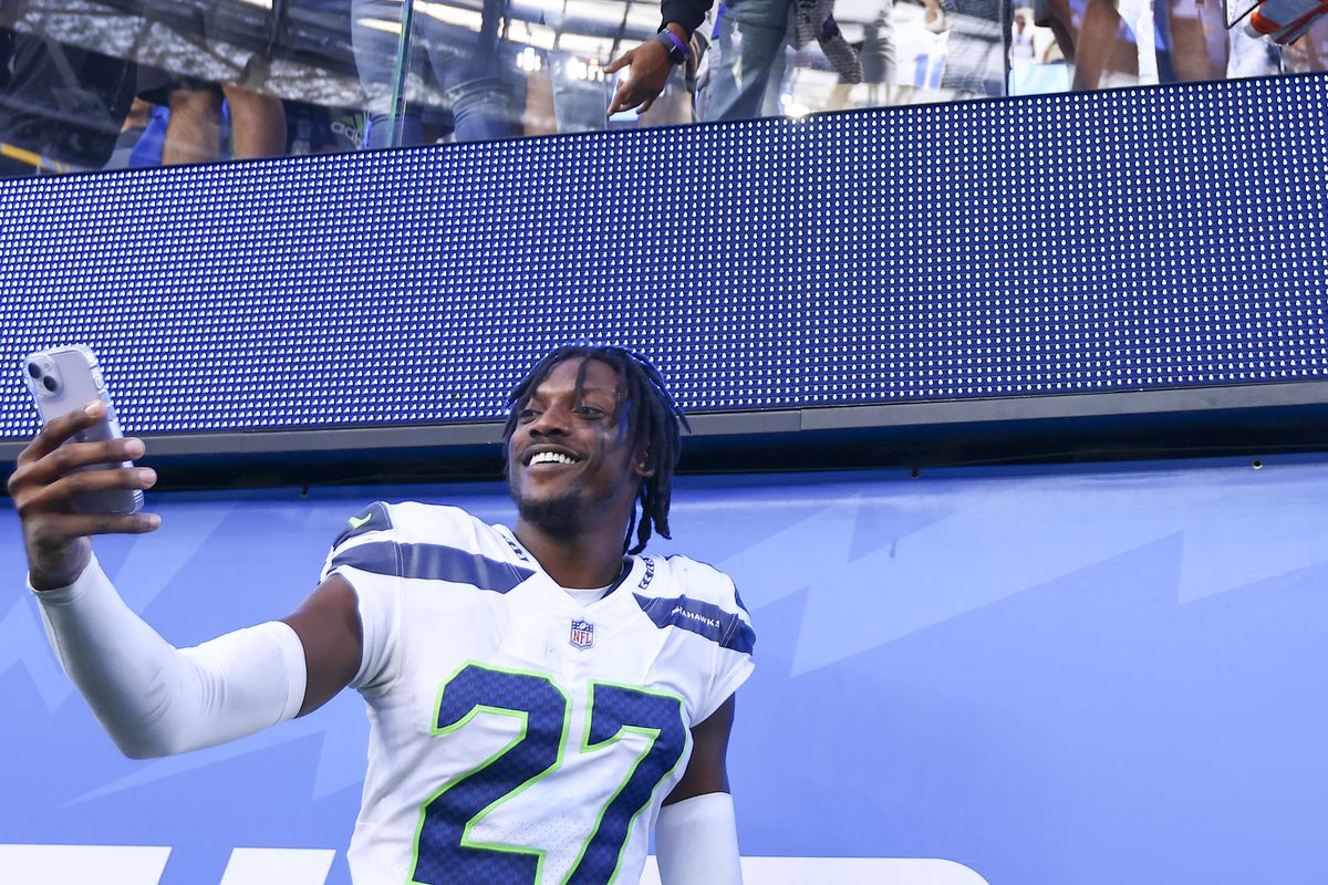 Raiders News: Is Davante Adams About To Cook Tariq Woolen?