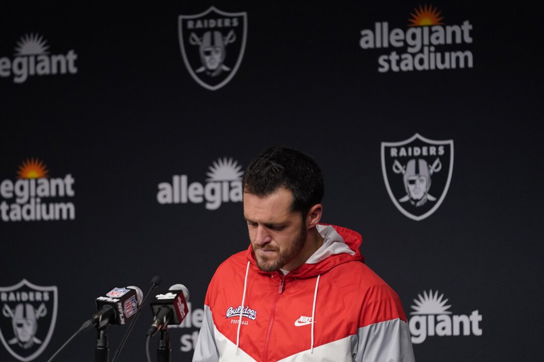 Derek Carr Wouldn't Cut It In NYC Says Ex-All Pro Boomer Esiason
