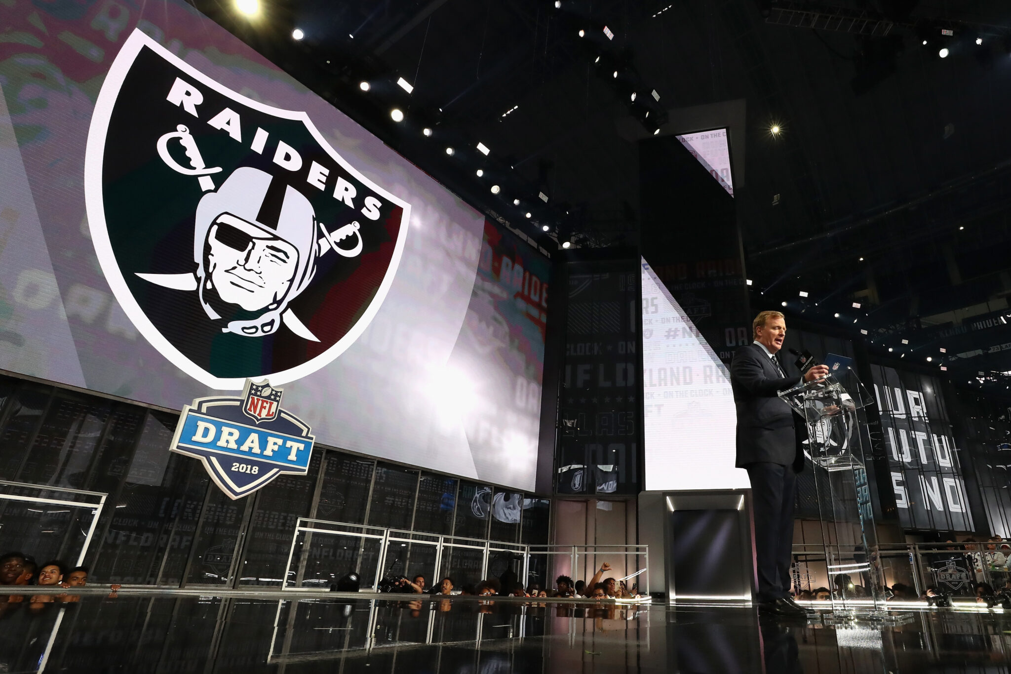 Raiders 1-Round Mock Draft: GM John Spytek finally ends the linebacker ...