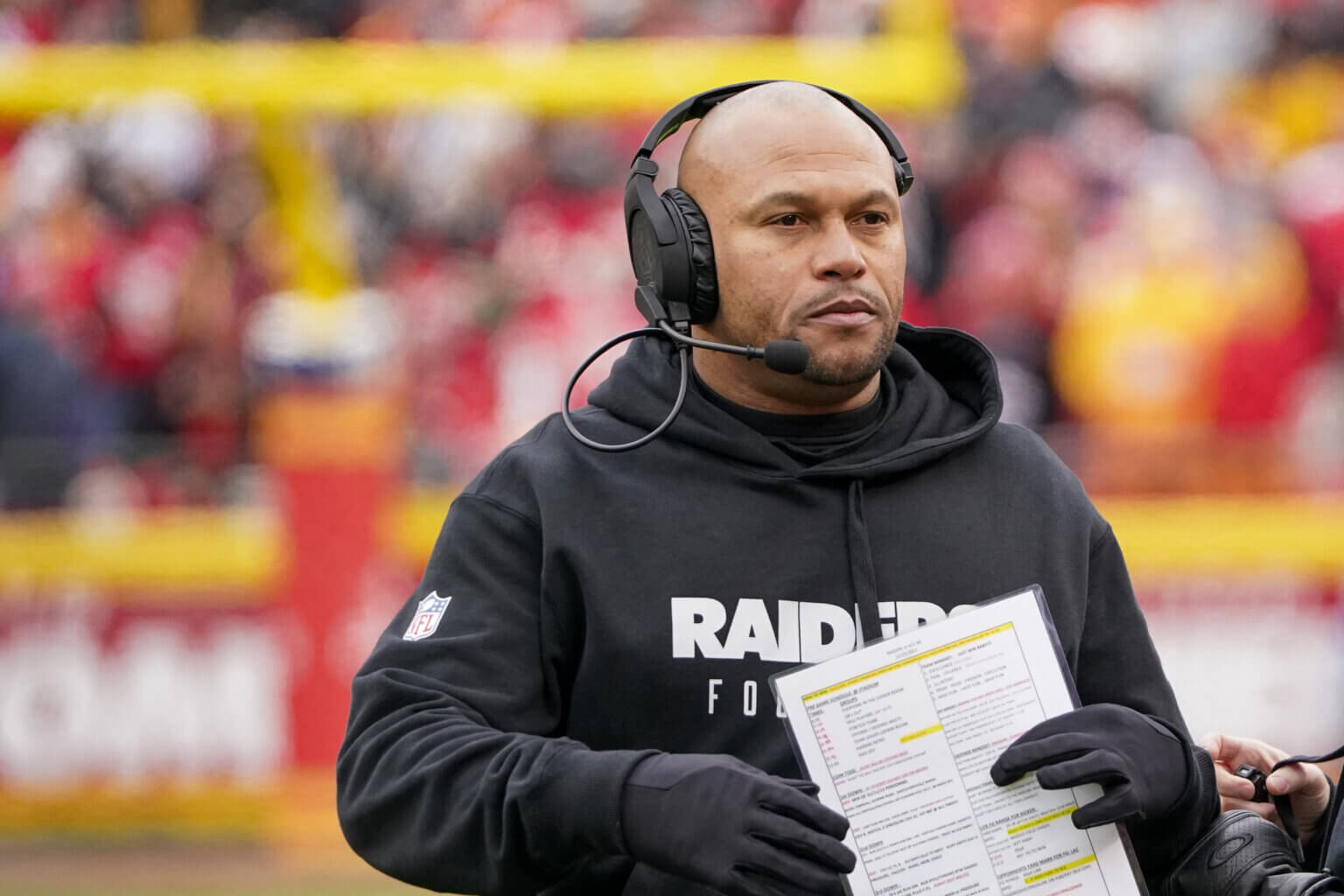 Raiders Fans React To Antonio Pierce Appearing In Rivals' Colors ...